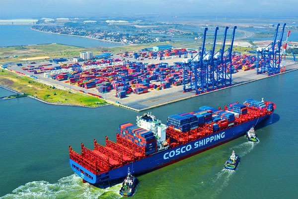 Cosco đẩy mạnh logistics biển và hàng không