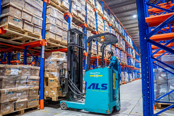 Advantages of document warehouse service compared to internal storage?